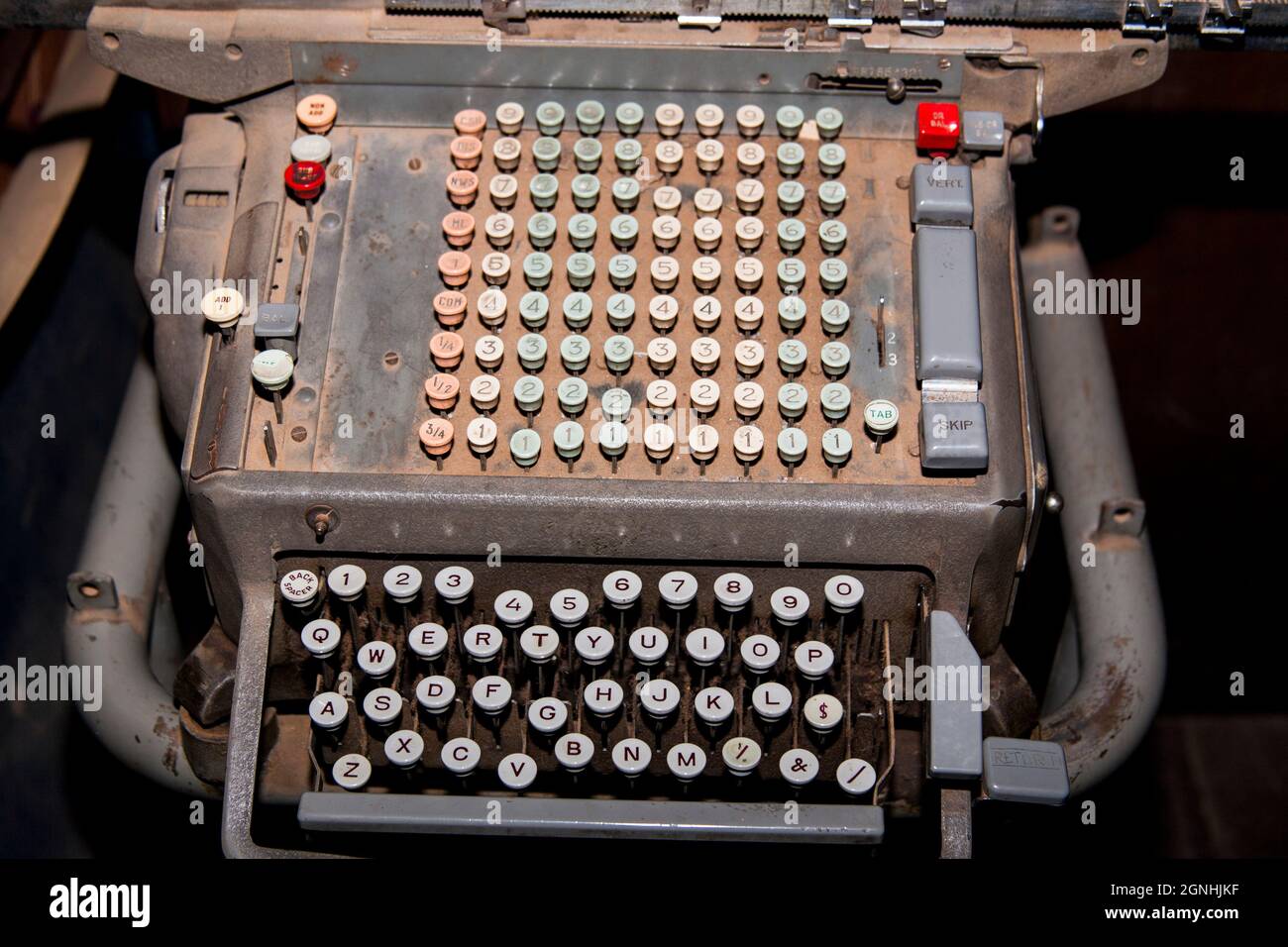 vintage adding machine Stock Photo - Alamy