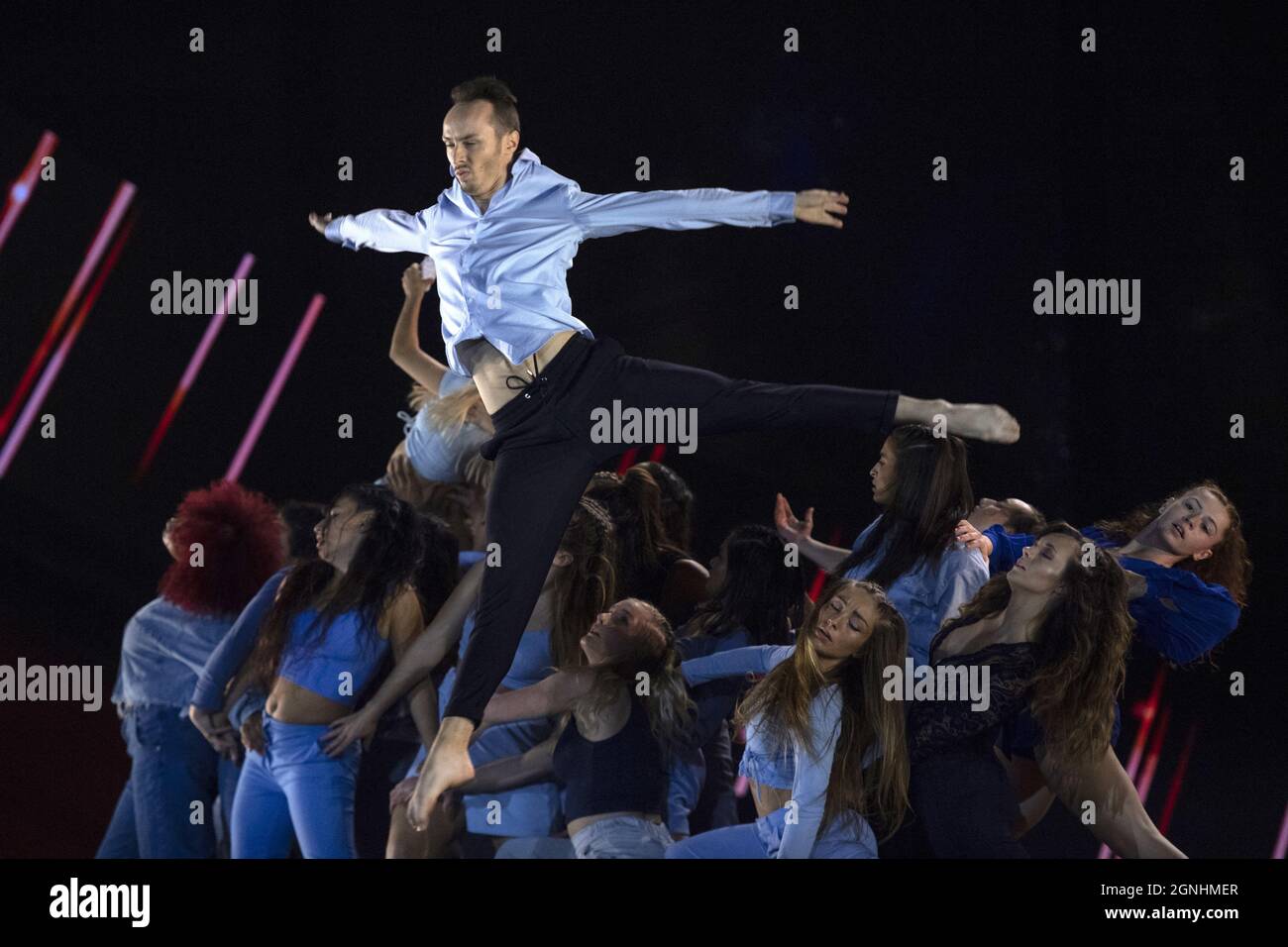 Lemonade dance crew performing on stage during the Global Citizen Live ...