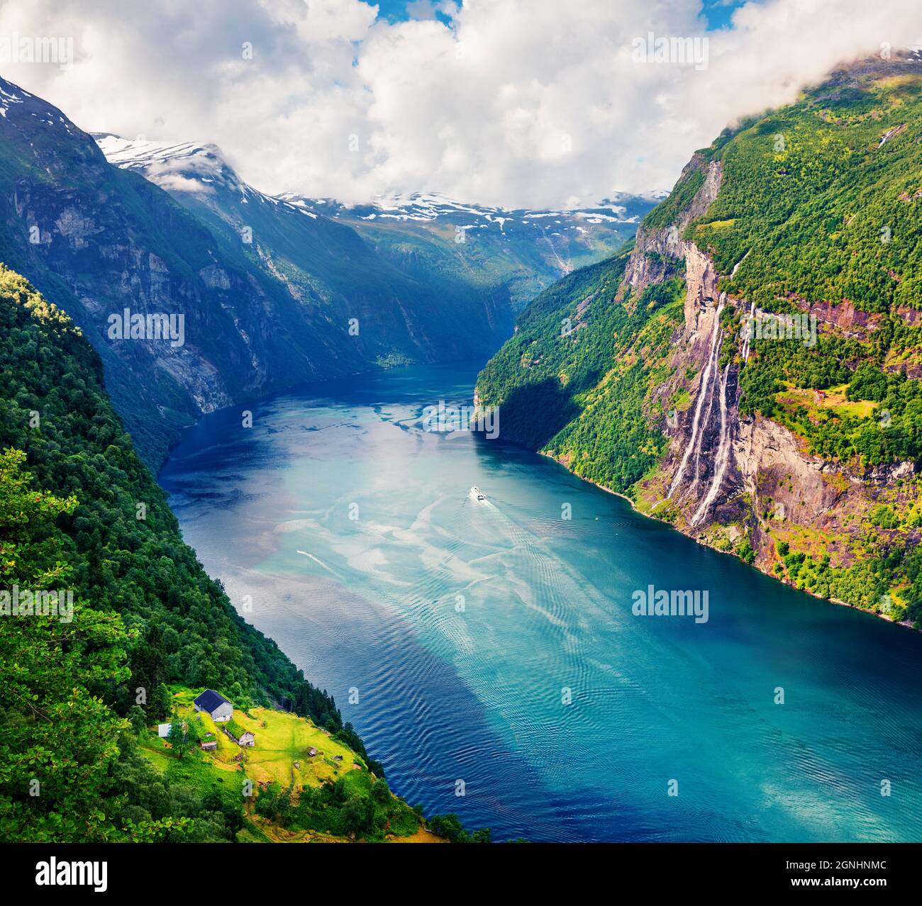 Splendid summer scene of Sunnylvsfjorden fjord, Geiranger village ...