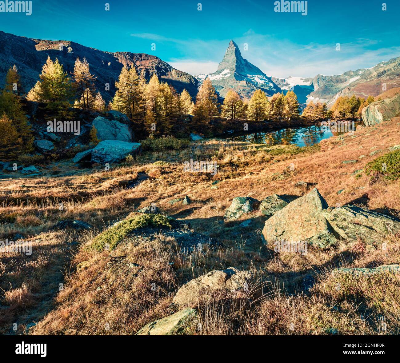 Fantastic morning view of Grindjisee lake with Matterhorn / Cervino ...