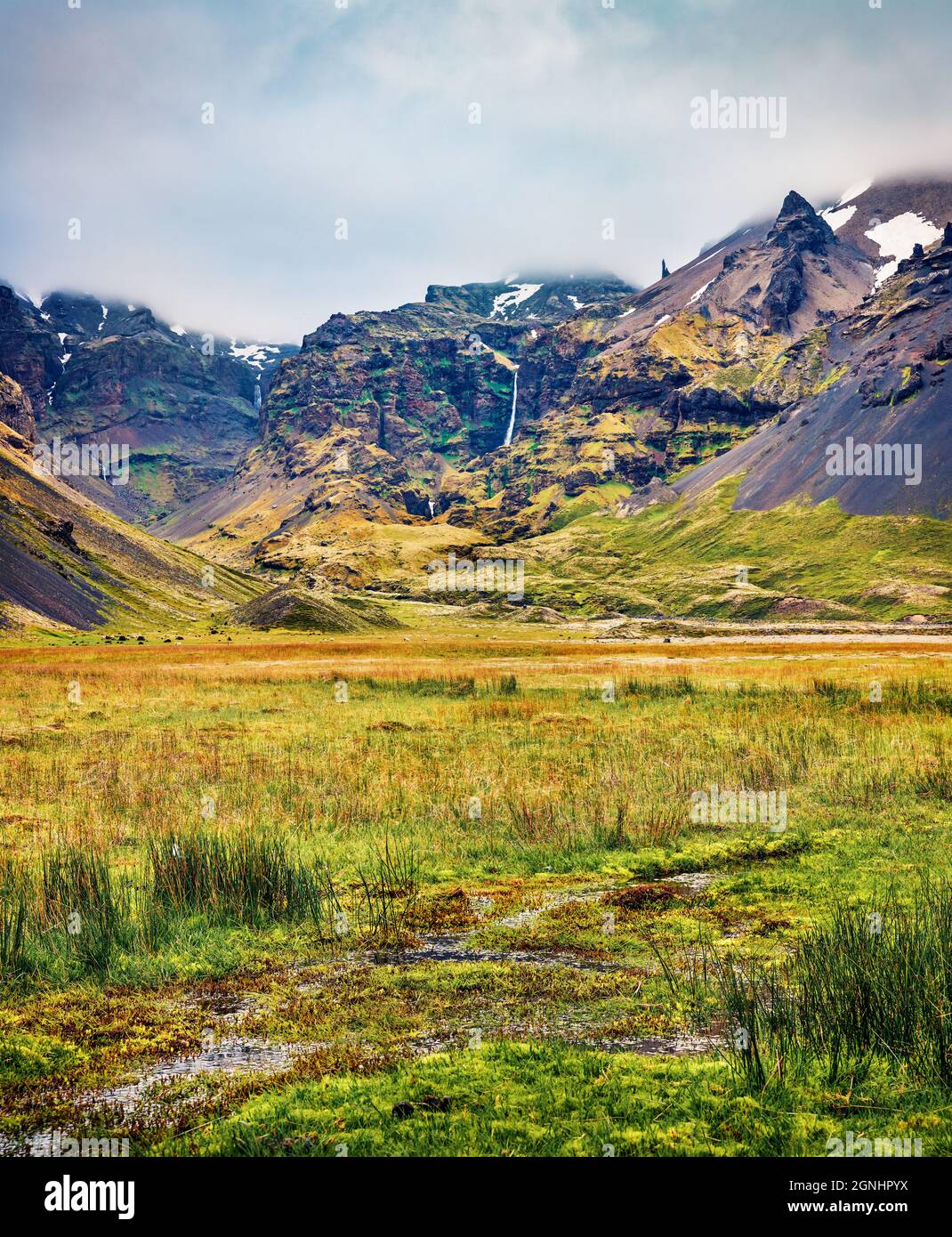 Colorful morning view of the typical Icelandic landscape. Gloomy summer ...