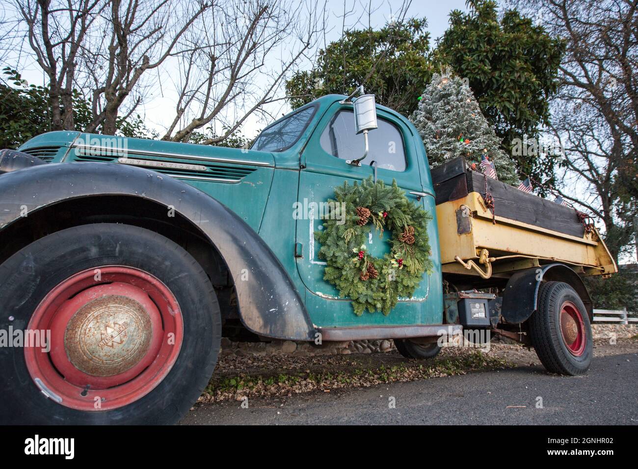 Red truck christmas hi-res stock photography and images - Alamy