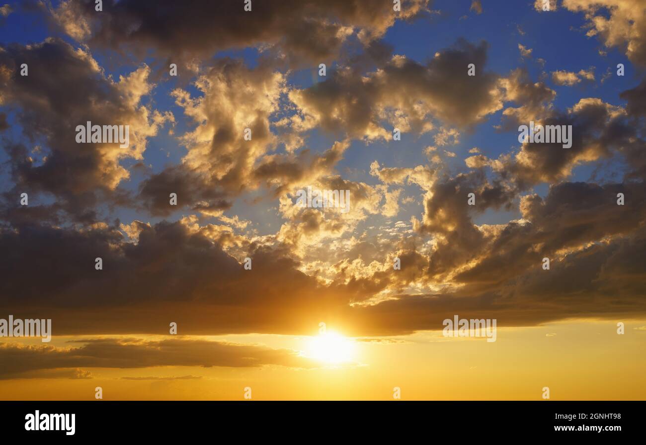 Backdrop of setting sun hi-res stock photography and images - Alamy
