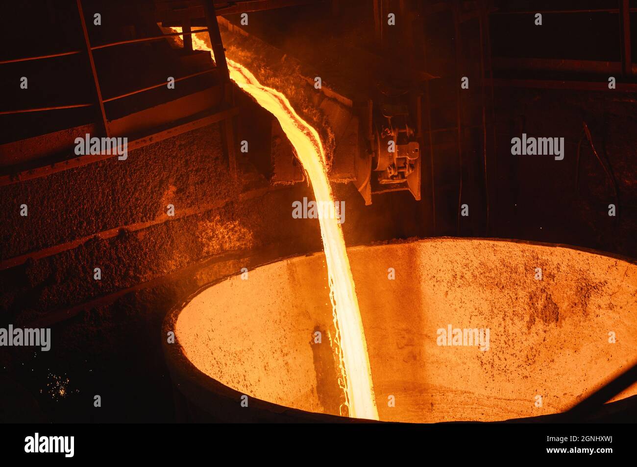 Molten metal work hi-res stock photography and images - Alamy