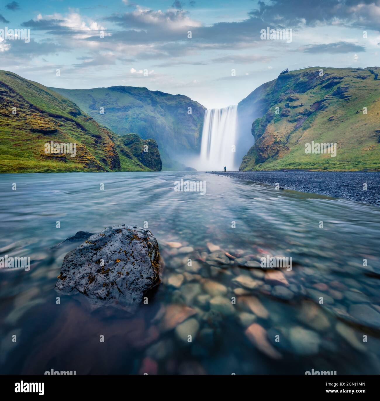 Explore stunning beauty skogafoss waterfall hi-res stock photography ...