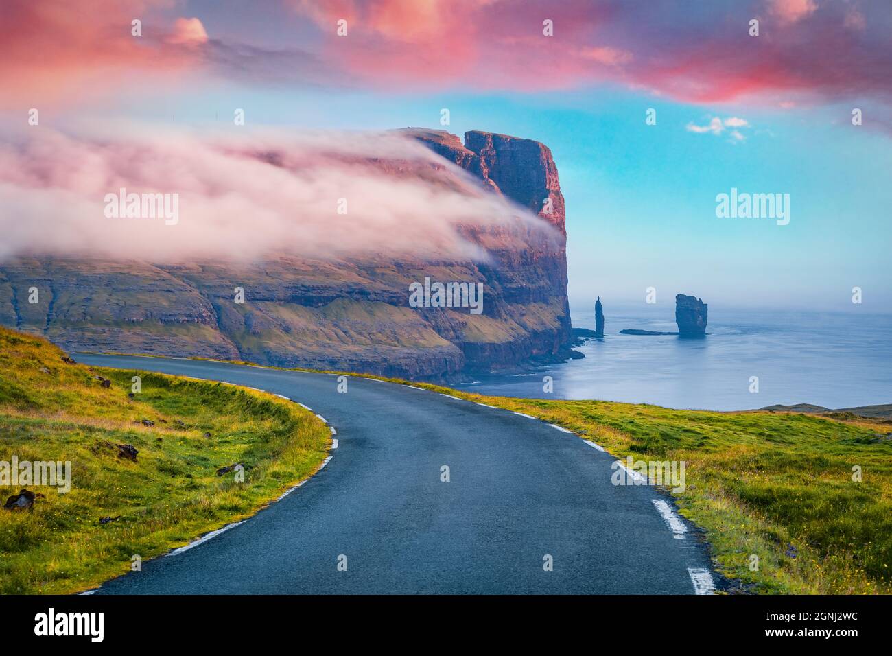 Magnificent summer view of popular tourist attraction - Risin og ...