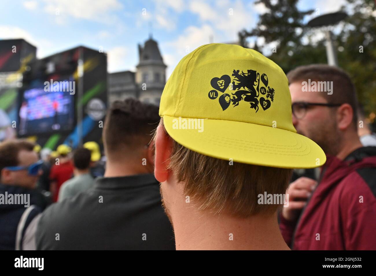 Illustration picture shows cycling fans before the start of the elite ...