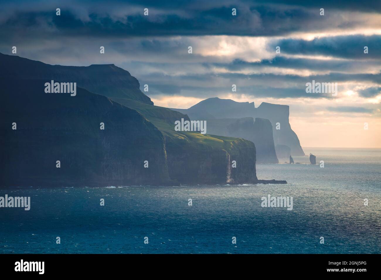 Majestic risin og kellingin sea hi-res stock photography and images - Alamy