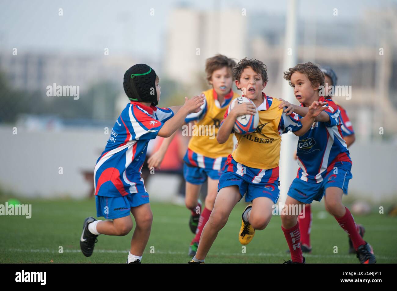 Children playing rugby hi-res stock photography and images - Alamy