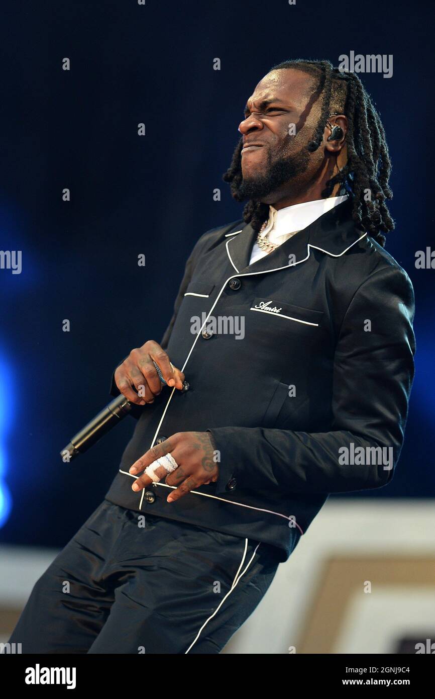 New York, NY, USA. 25th Sep, 2021. Burna Boy on stage for Global ...