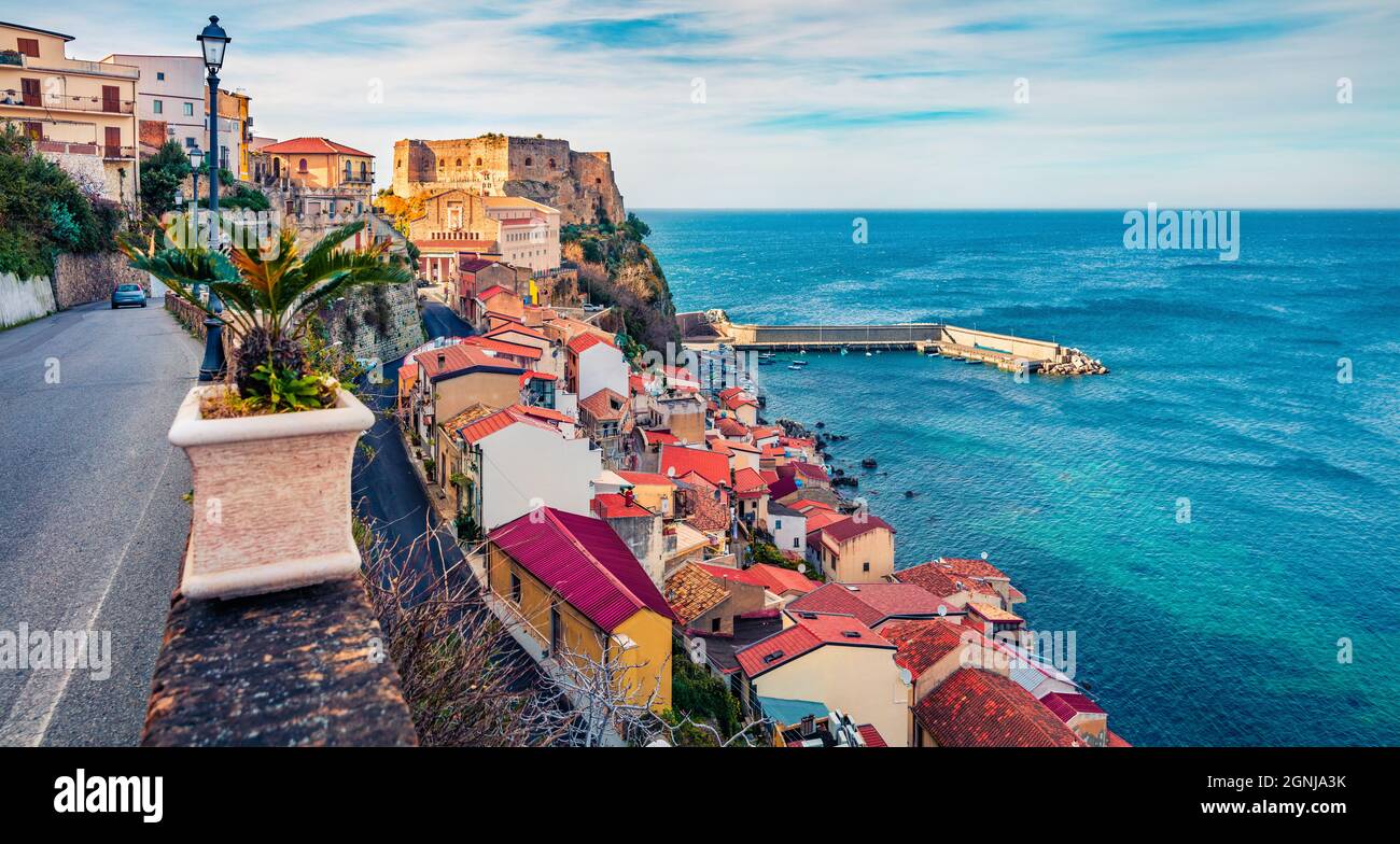 Metropolitan city of reggio calabria hi-res stock photography and ...