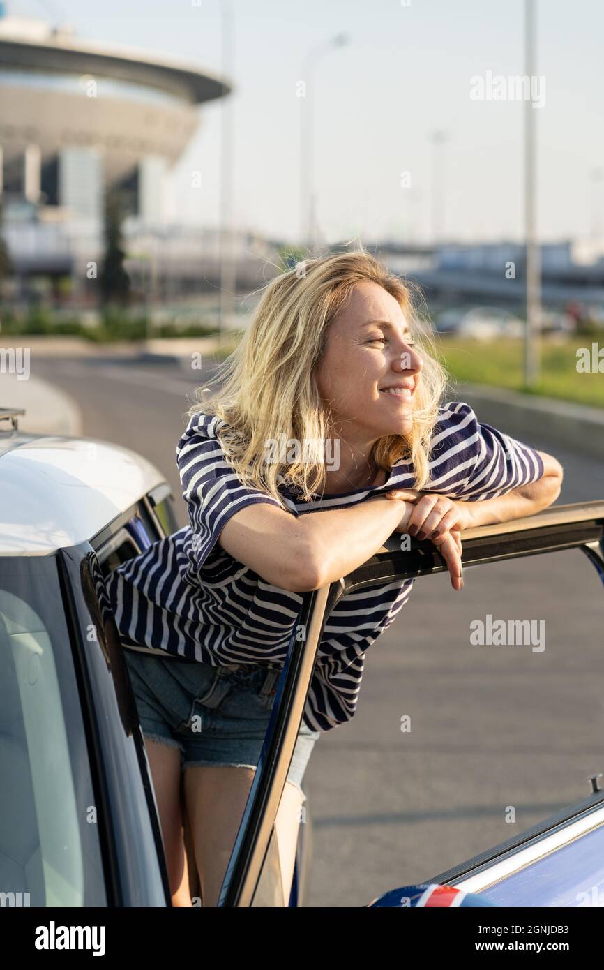 Car open doors hi-res stock photography and images - Alamy