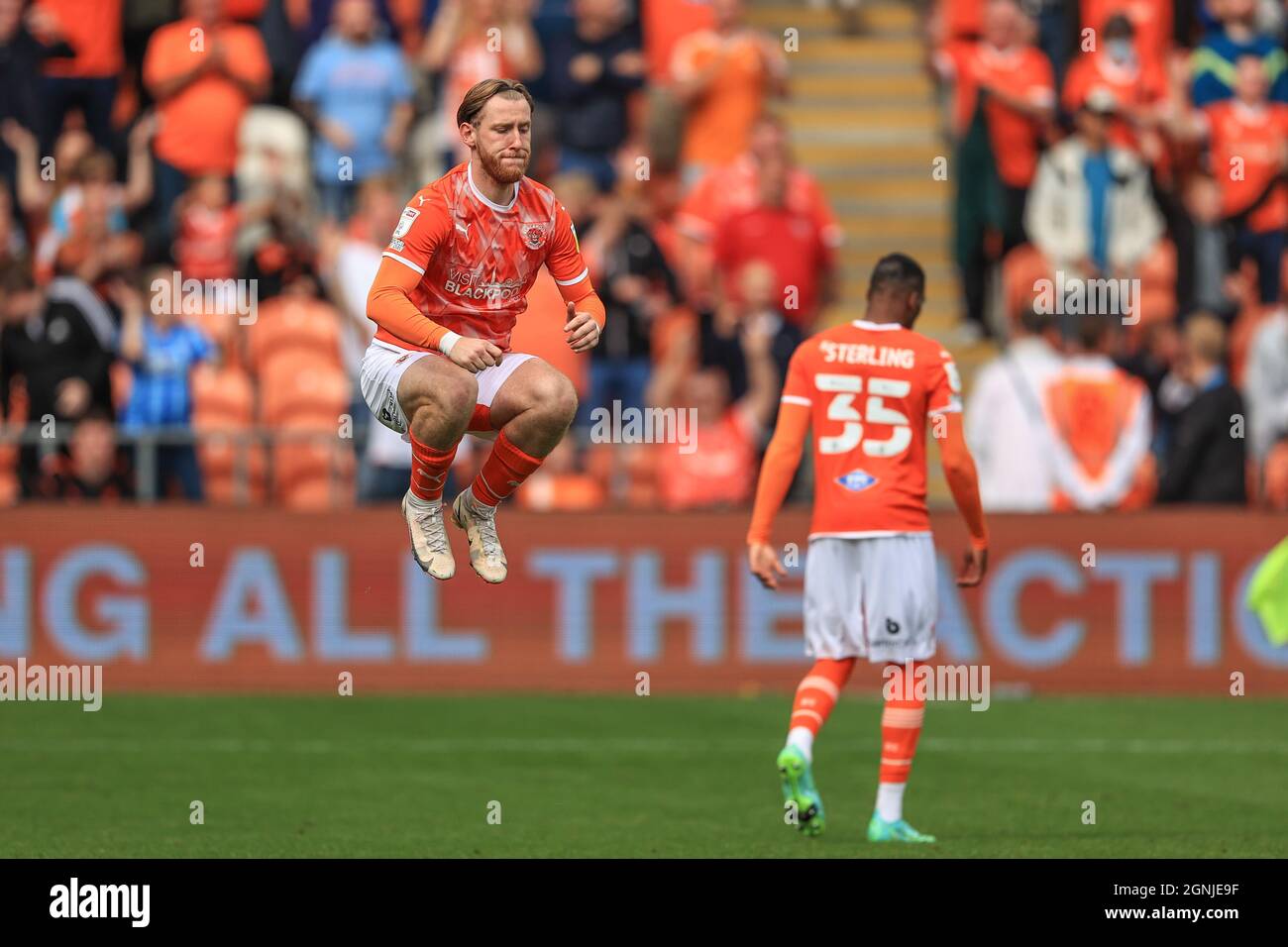 Josh Bowler #11 of Blackpool warming up Stock Photo - Alamy