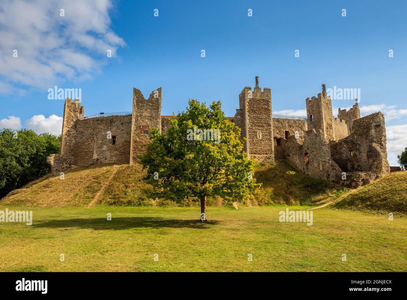 Framlingham castle hi-res stock photography and images - Alamy