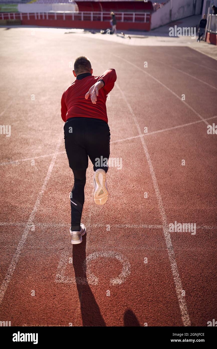 Focused athlete at start hi-res stock photography and images - Alamy