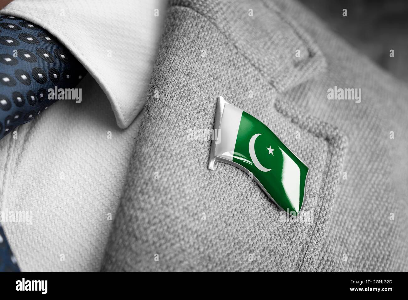 Metal badge with the flag of Pakistan on a suit lapel Stock Photo - Alamy