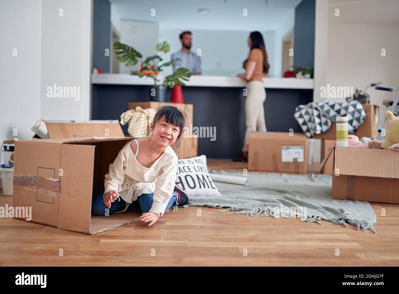 Living in a cardboard box hi-res stock photography and images - Alamy