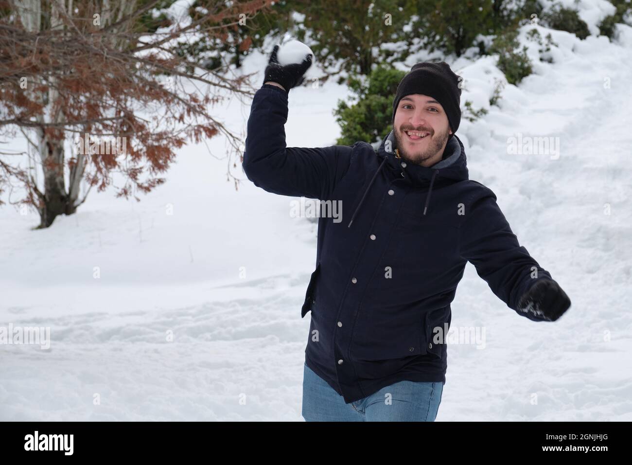 Man throwing a snowball hi-res stock photography and images - Alamy