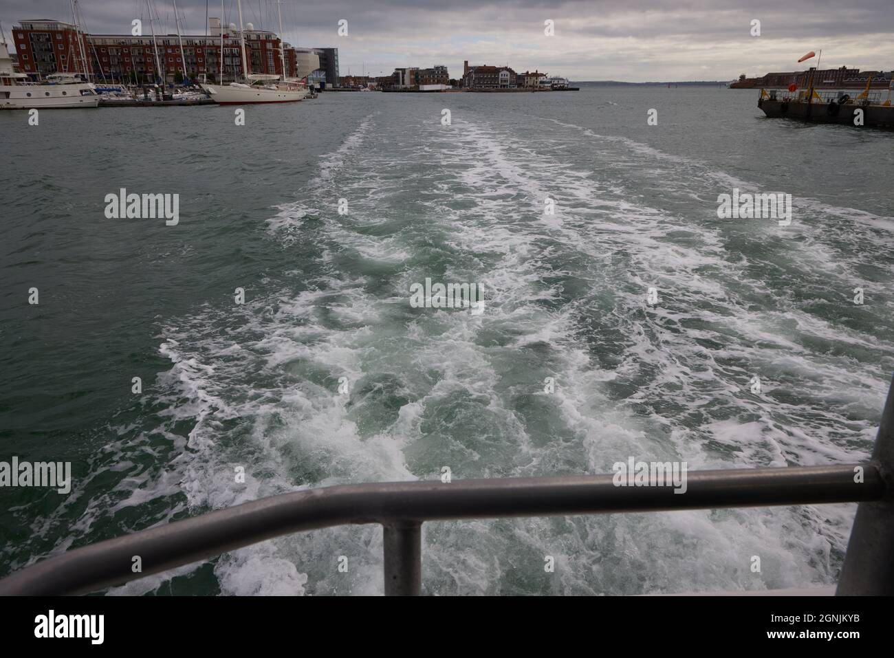 Stream of water behind boat on full power Stock Photo - Alamy