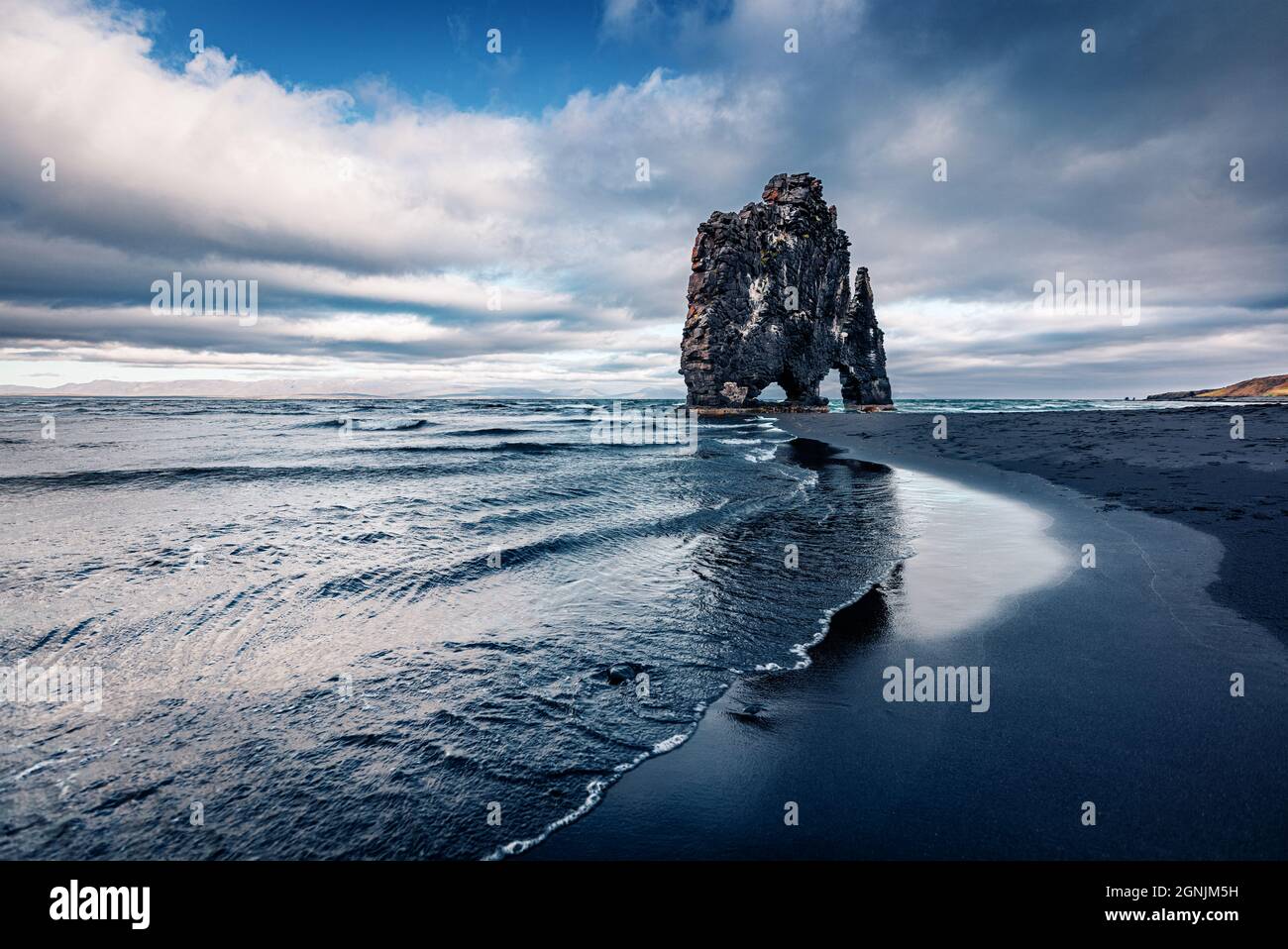 Incredible morning view of huge basalt stack - Hvitserkur. Fabulous ...