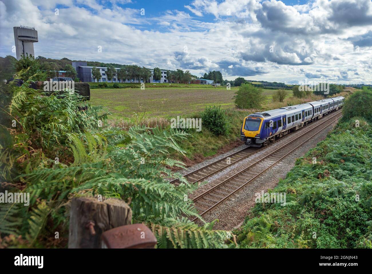 Class 195 unit train hi-res stock photography and images - Alamy