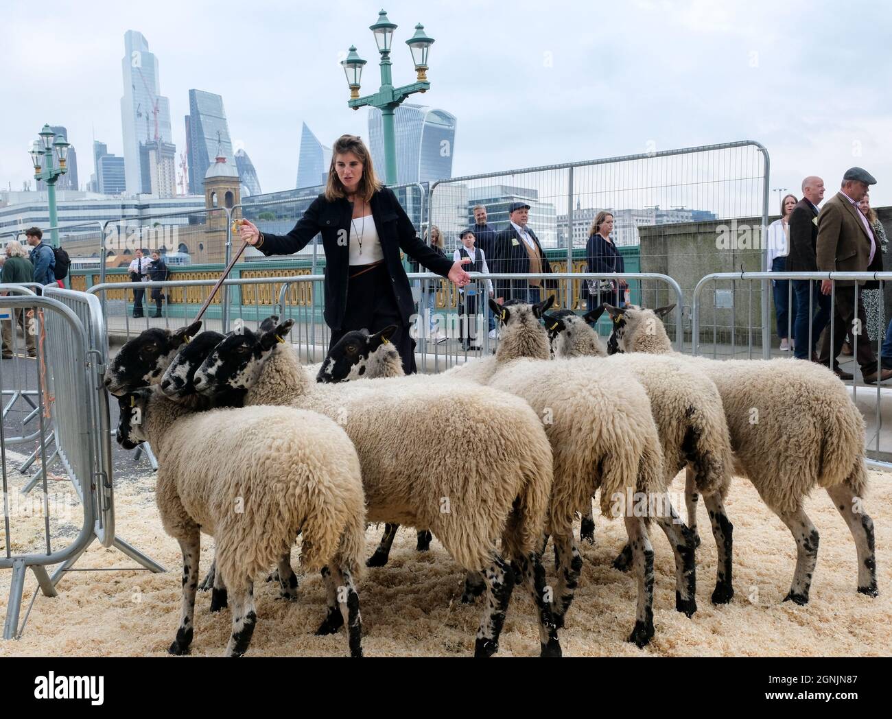 Southwark Bridge, London, UK. 26th Sept 2021. Amanda Owen, the ...