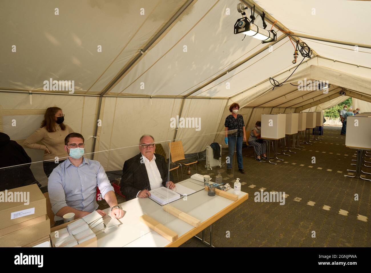 Ahrweiler, Germany. 26th Sep, 2021. The electoral board sits in a ...