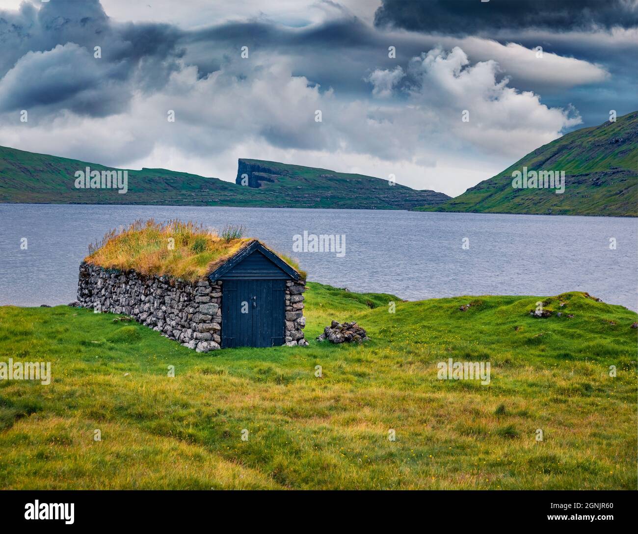 Lonely turf-top houses on the coast of Sorvagsvatn lake, Vagar island ...