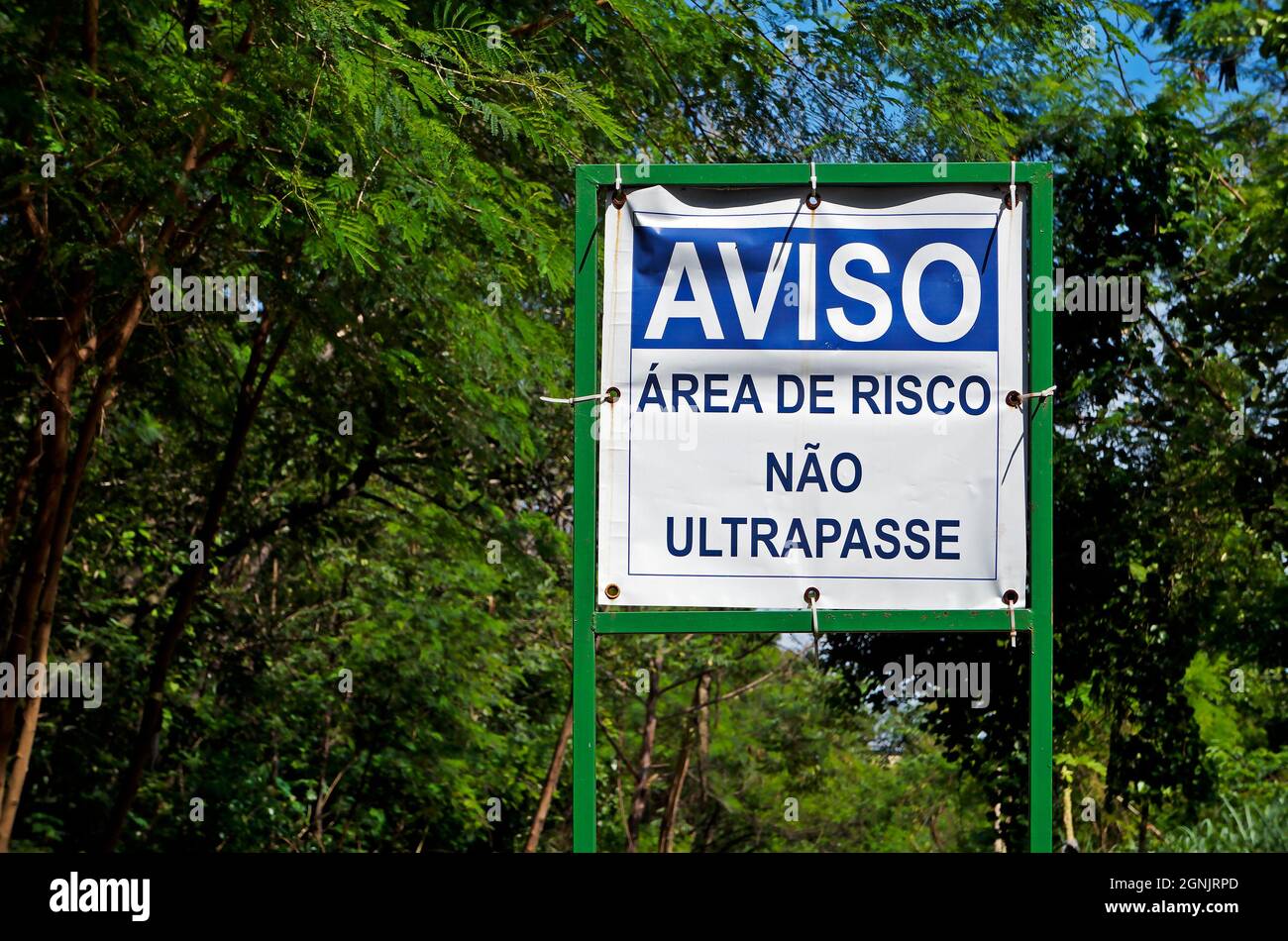 RIO DE JANEIRO, BRAZIL - NOVEMBER 30, 2019: Warning sign in portuguese ...
