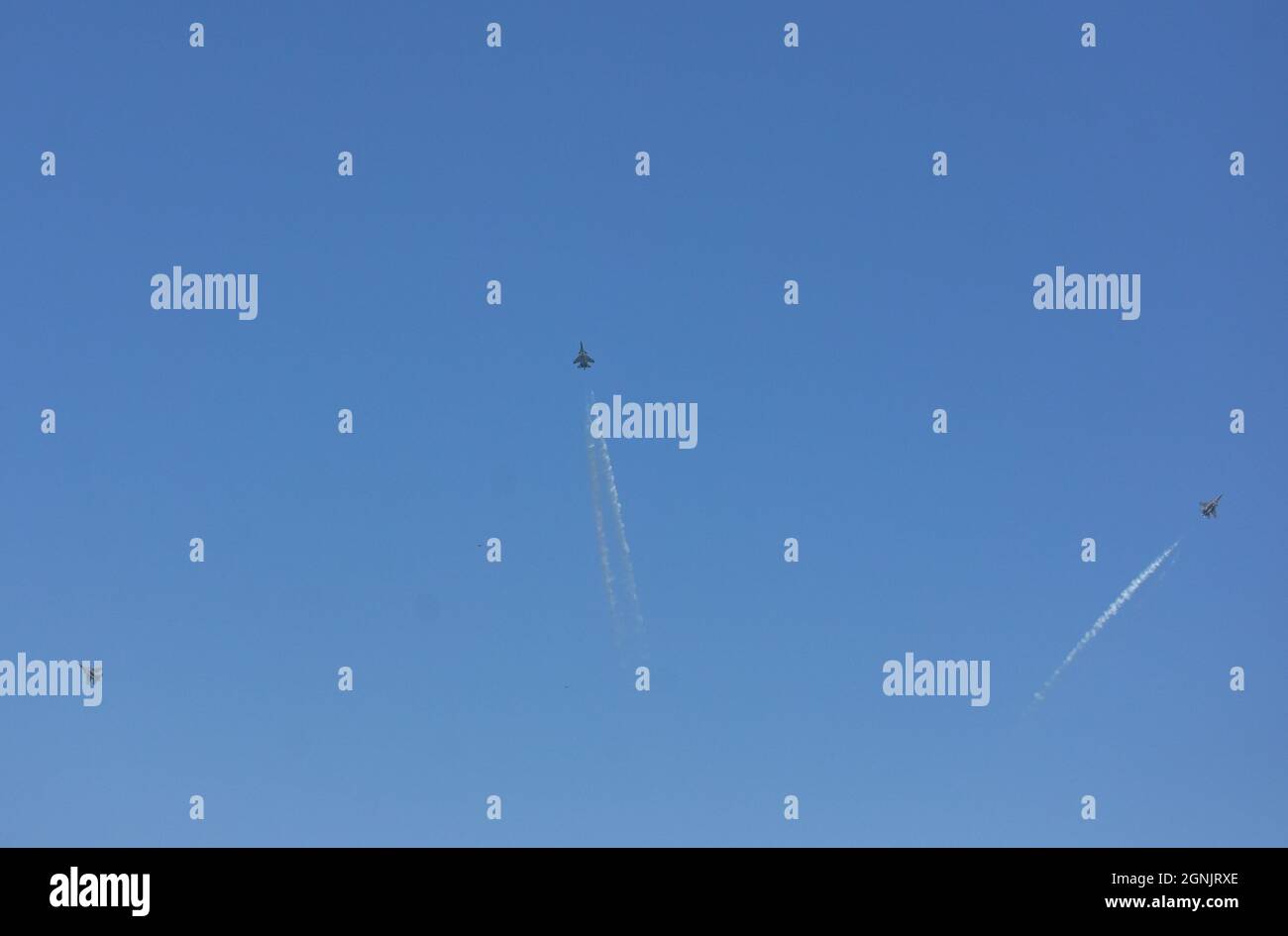 Srinagar, Kashmir. 26th Sep, 2021. Kashmirn Fighter jets flies over the ...