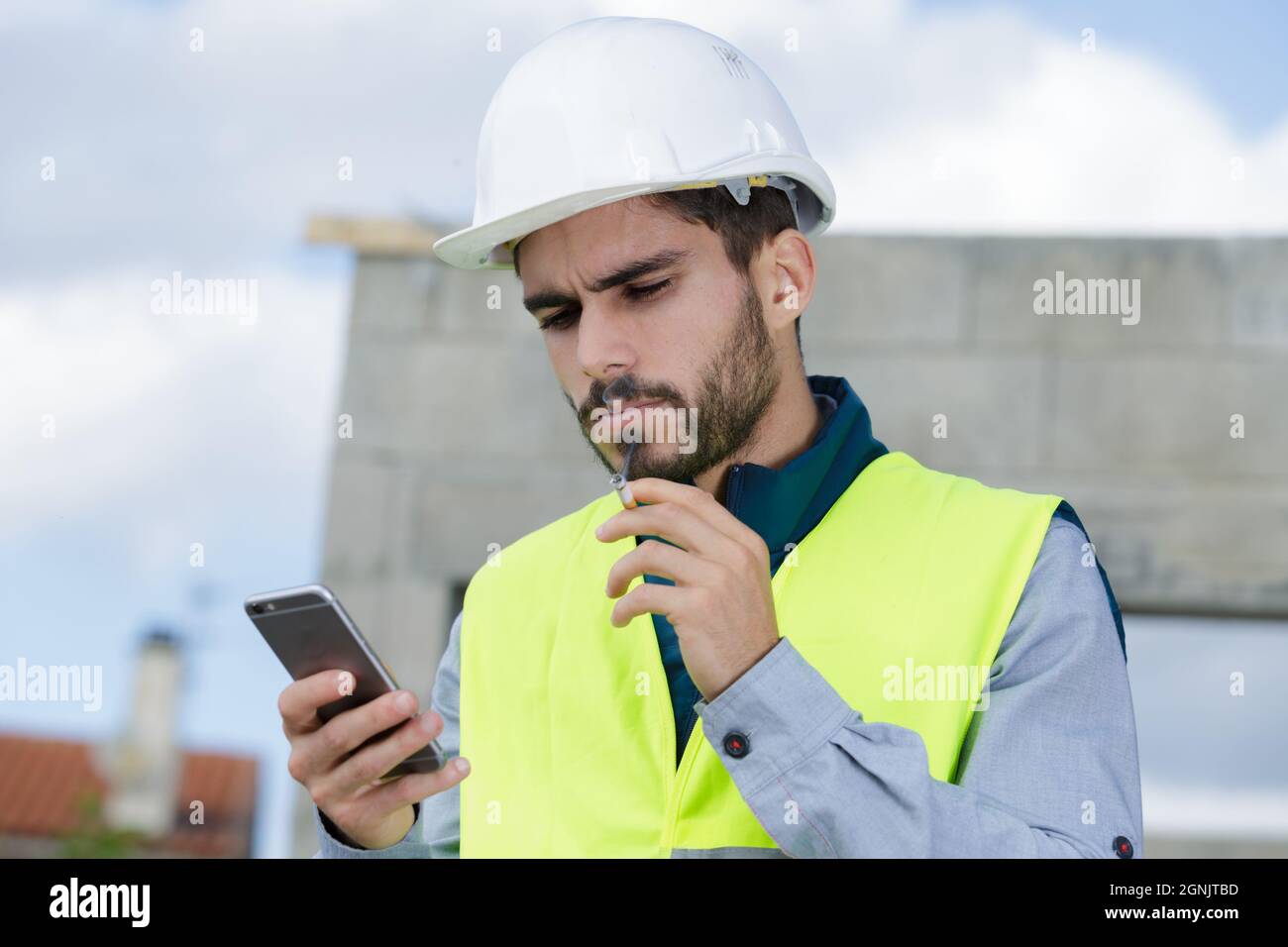 Technician looks screen hi-res stock photography and images - Alamy