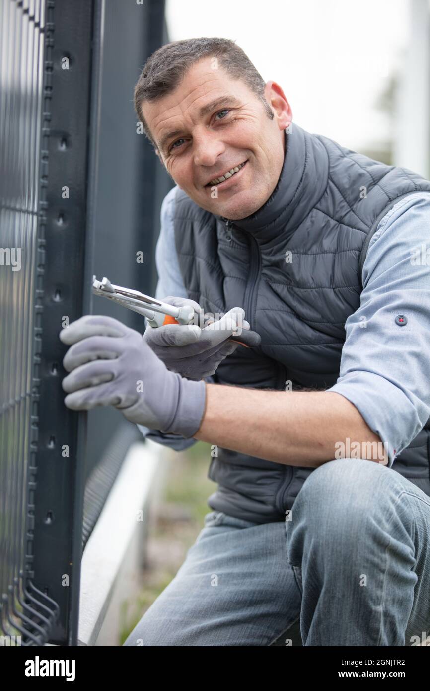 Worker installing welded metal hi-res stock photography and images - Alamy