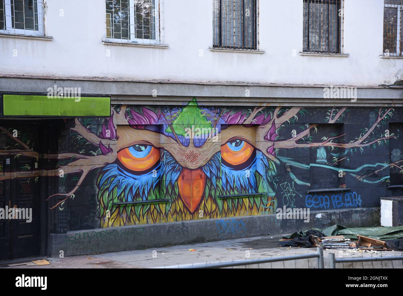 Graffiti destruction hi-res stock photography and images - Alamy