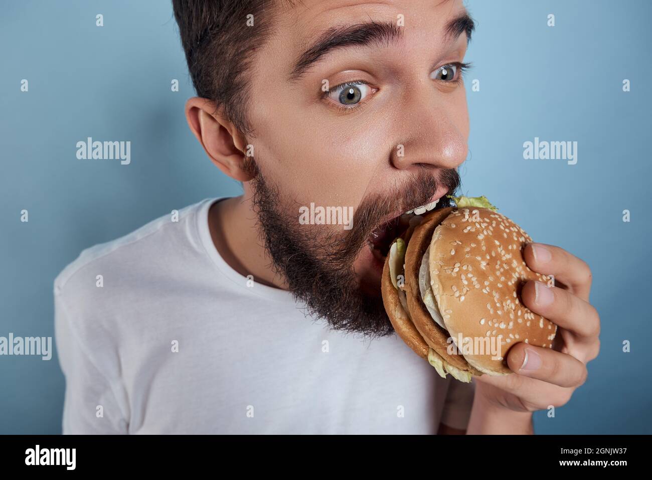 bearded man with hamburger fast food close-up lifestyle Stock Photo - Alamy