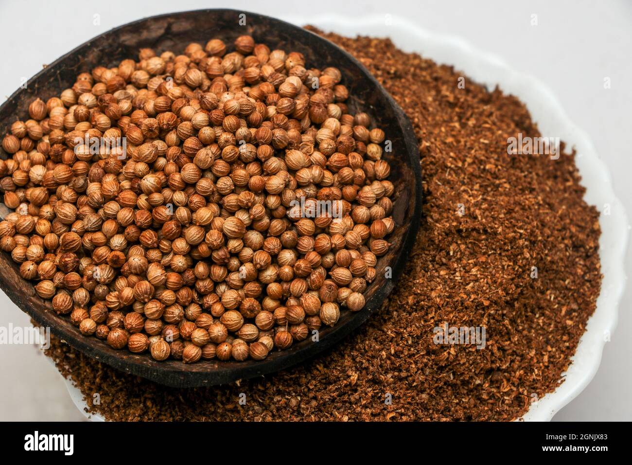 dry coriander seed, isolated on white Stock Photo - Alamy
