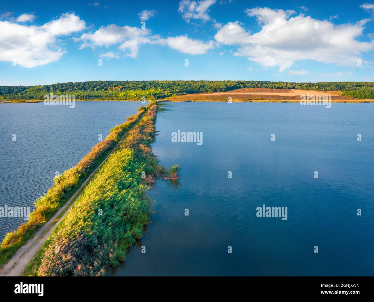 Landscape photography. Picturesque summer scene of Vertelka lake ...