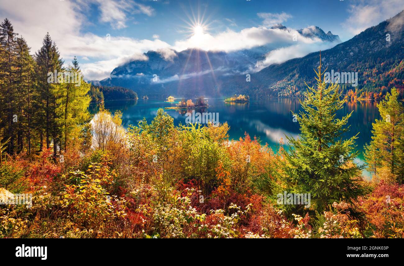 Beautiful autumn scenery. Astonishing morning view of Eibsee lake with ...