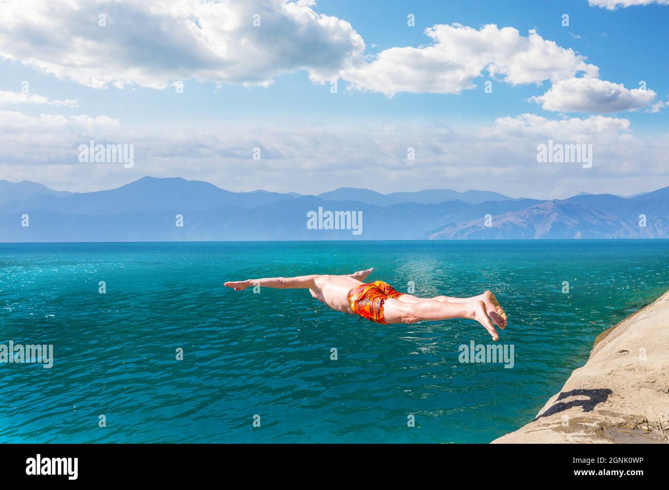 Man jump off cliff hi-res stock photography and images - Alamy