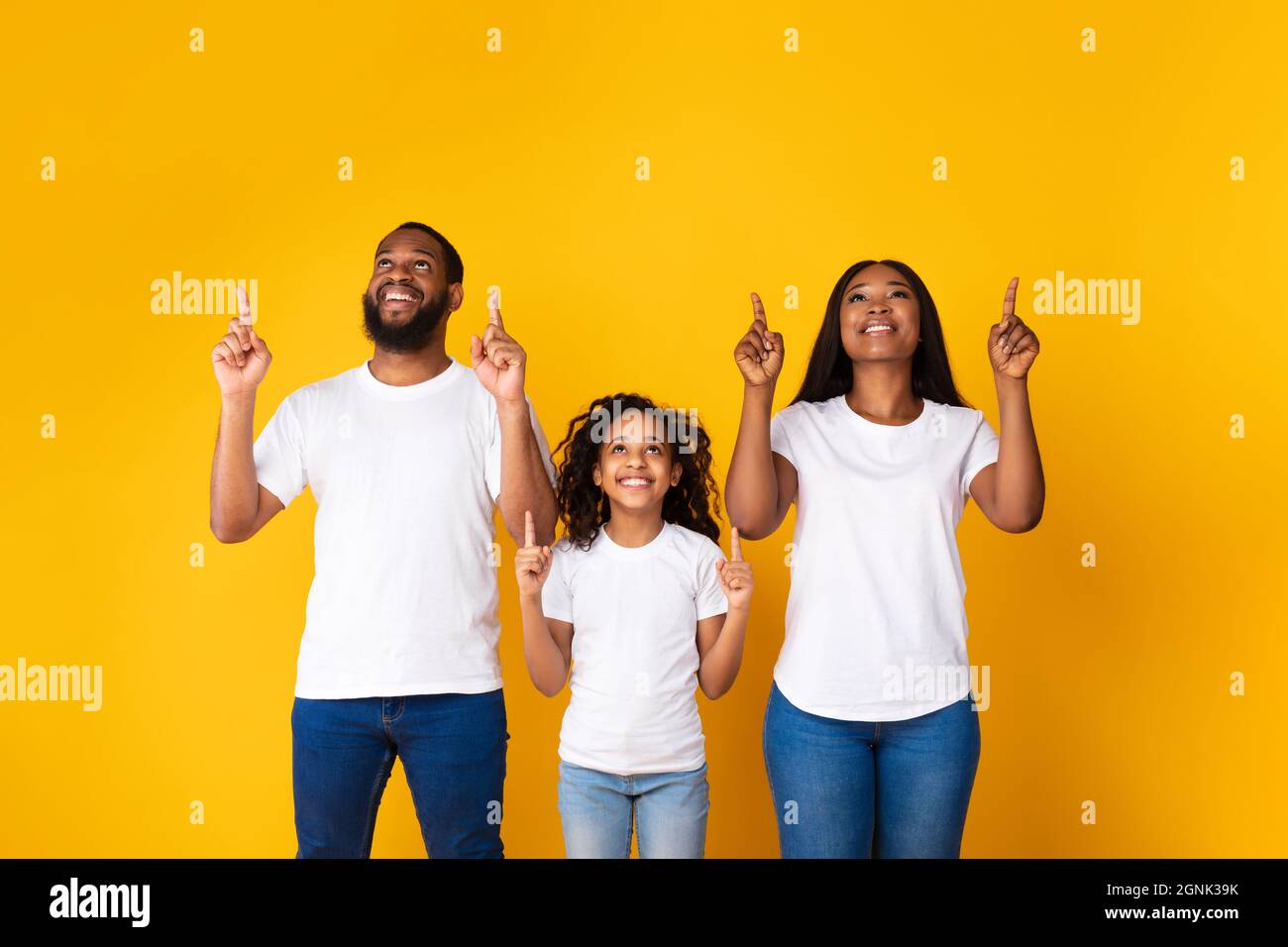 Family pointing up hi-res stock photography and images - Alamy