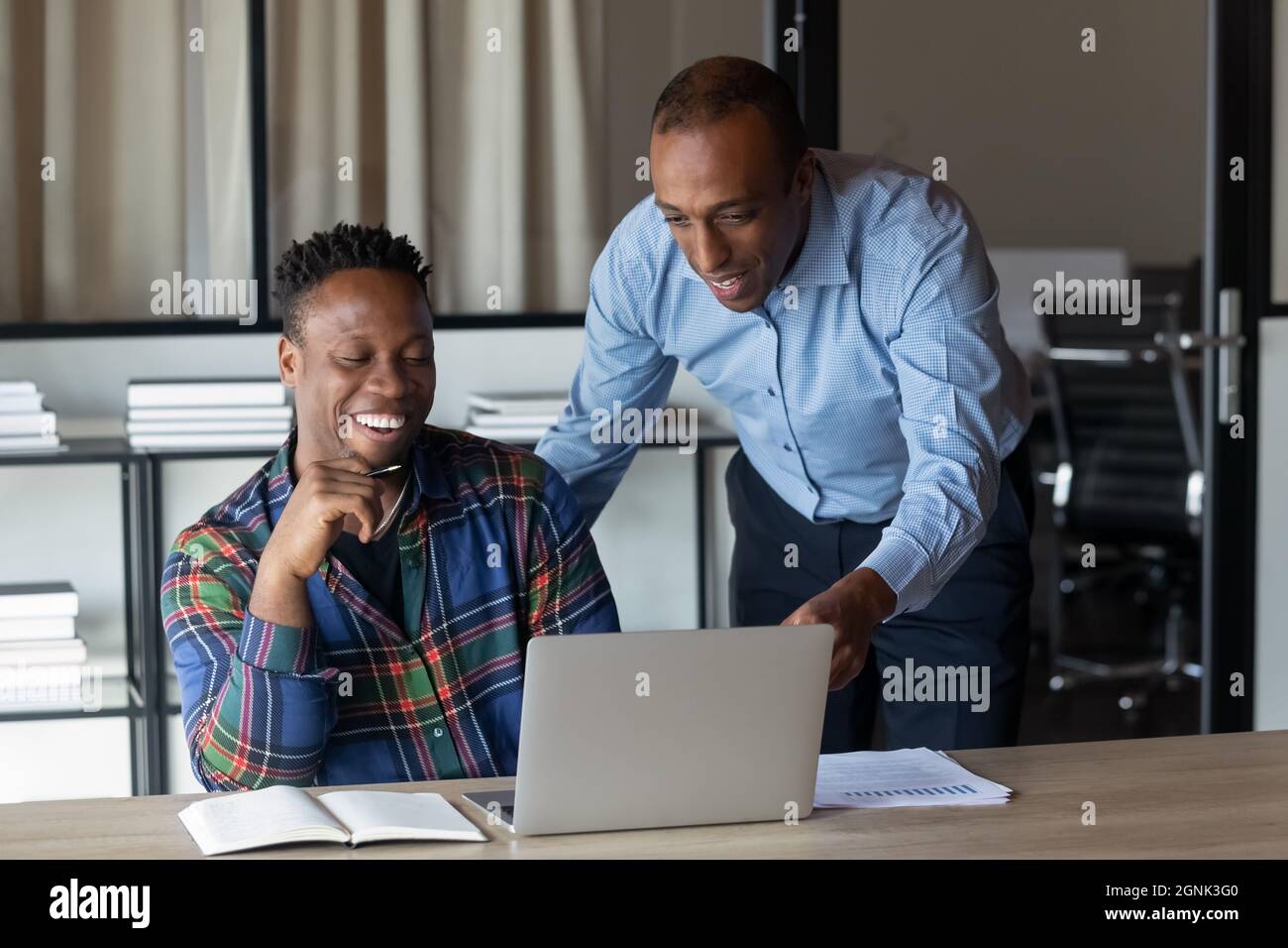 African american employees hi-res stock photography and images - Alamy