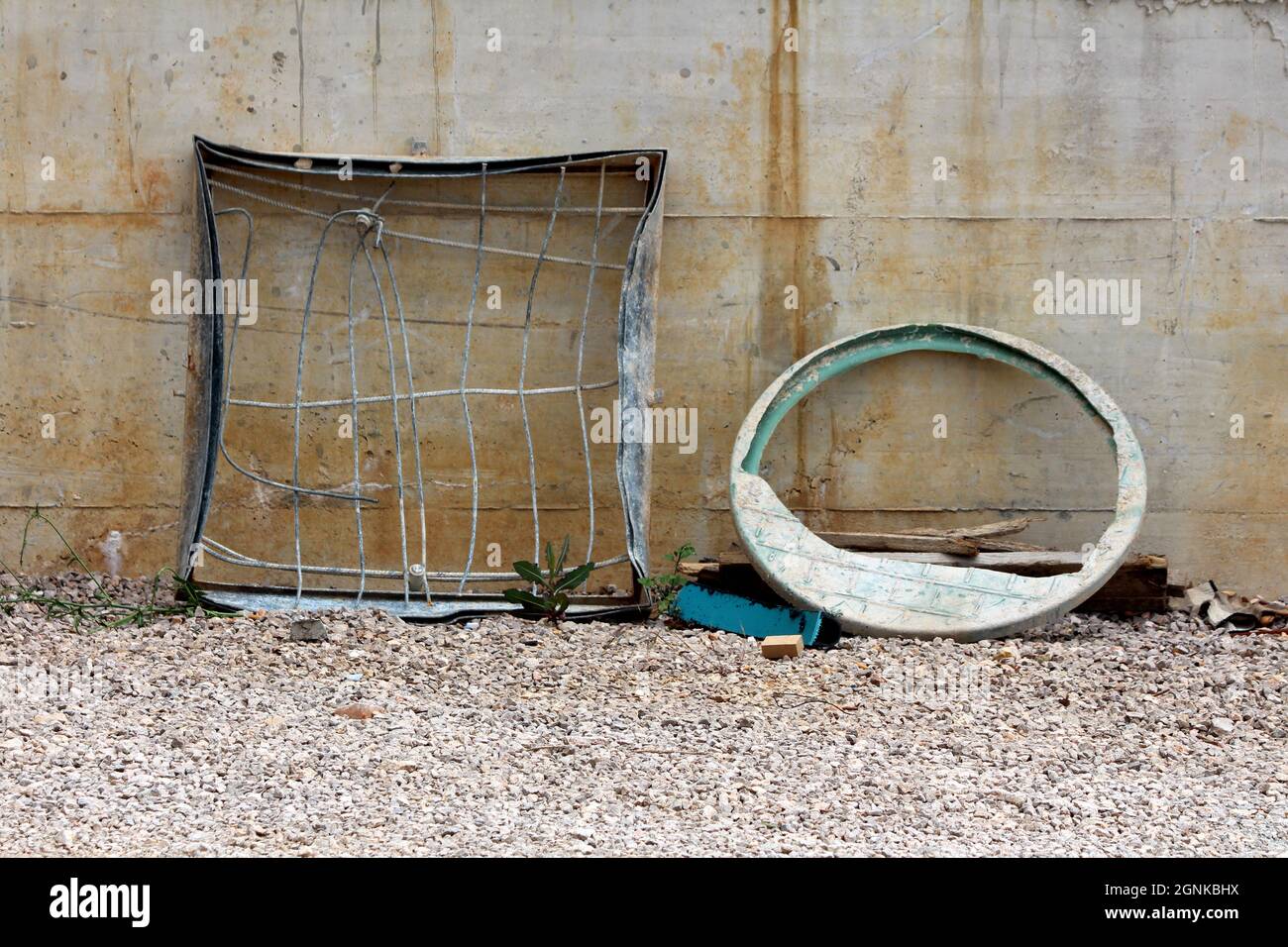 Manhole frame hi-res stock photography and images - Alamy