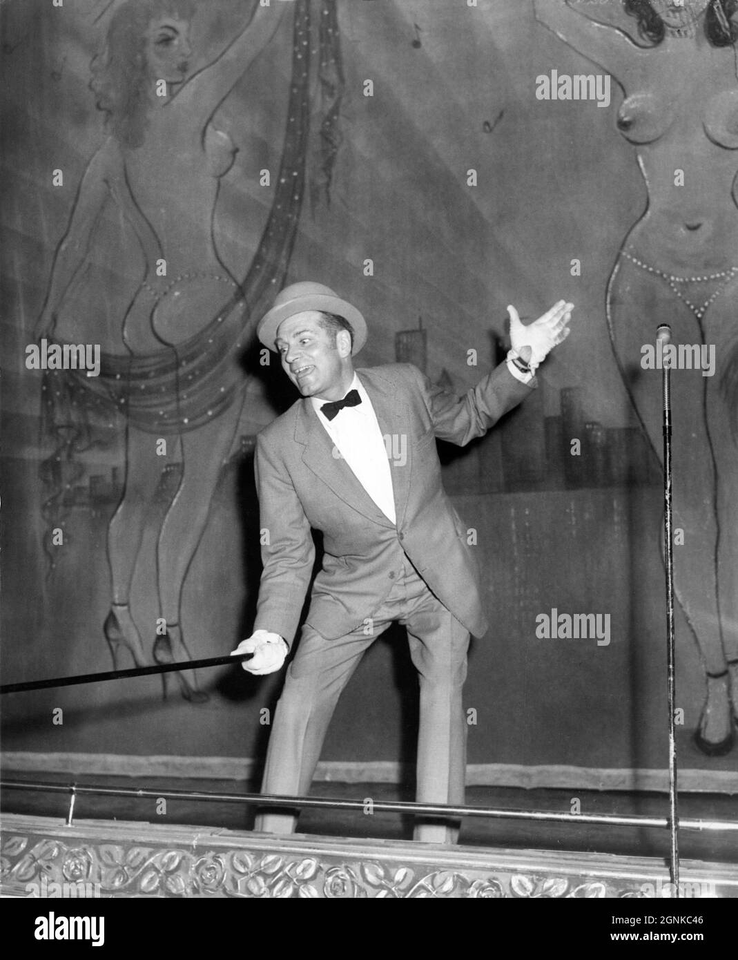 LAURENCE OLIVIER as Archie Rice in the original stage production of THE ...