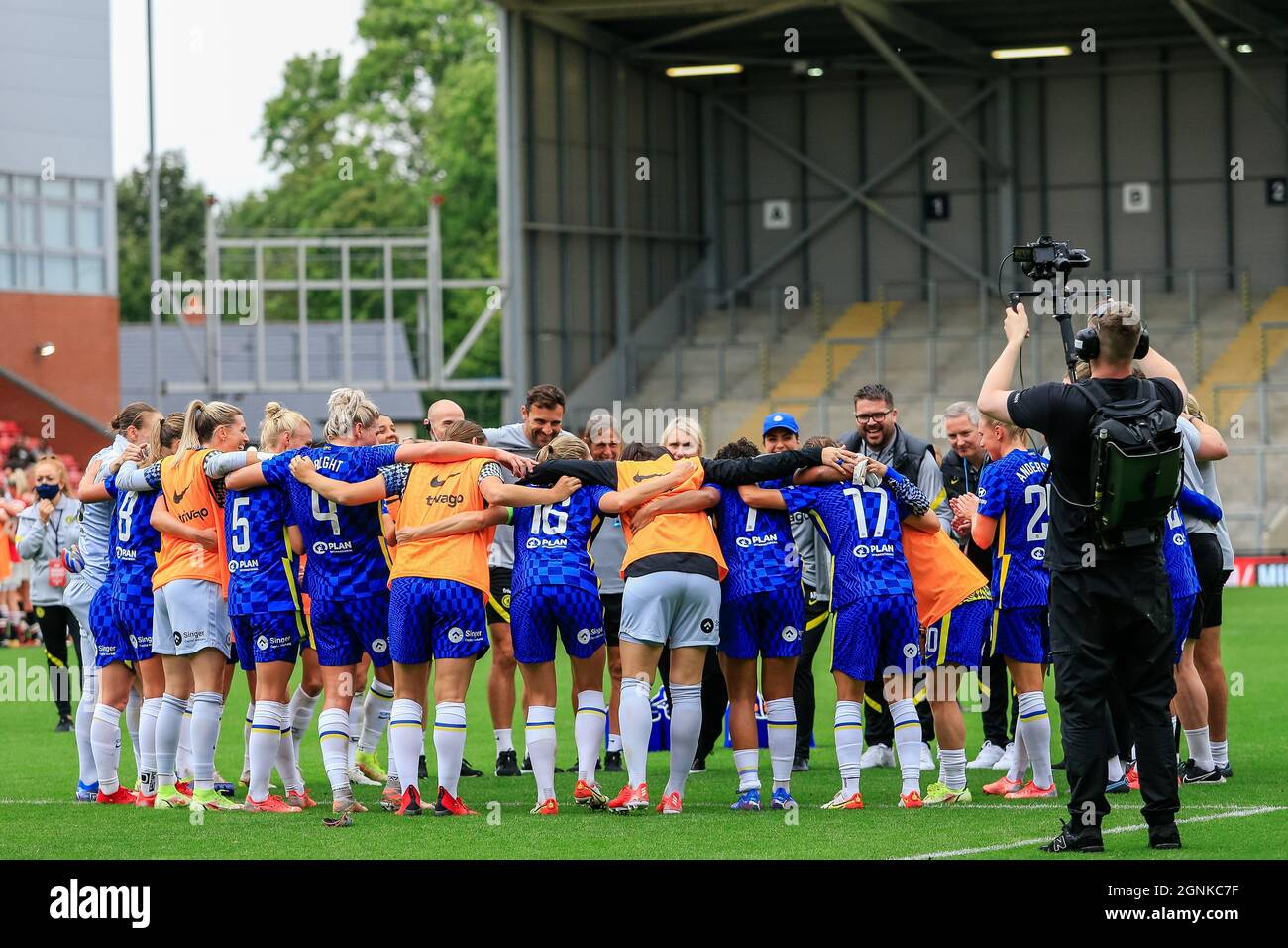 Chelsea F.C Women huddle together after the game Stock Photo - Alamy