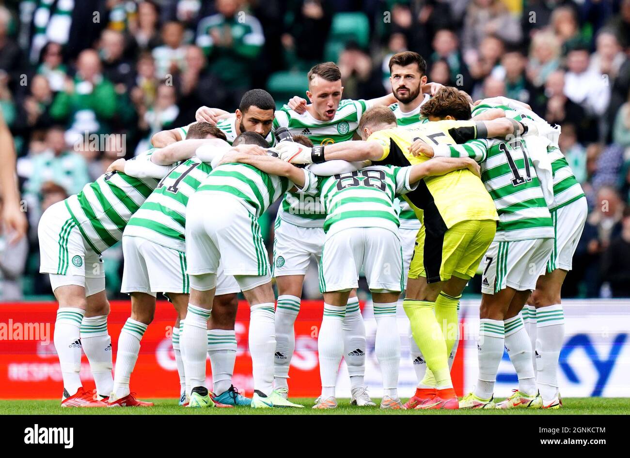 Glasgow celtic huddle hi-res stock photography and images - Alamy