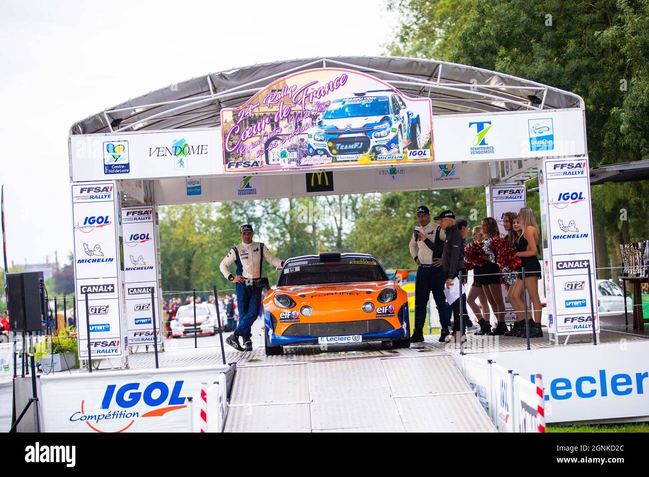 19 SAUNIER Julien, VAUCLARE Fred, Sébastien Loeb Racing BARDAHL, Alpine ...