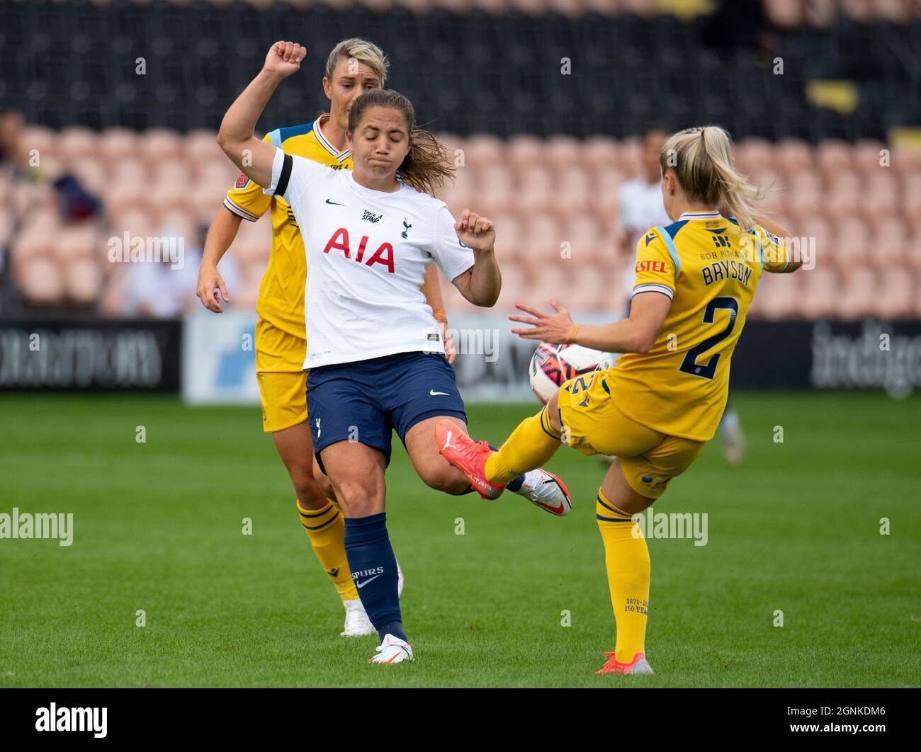 Reading women faye hi-res stock photography and images - Alamy