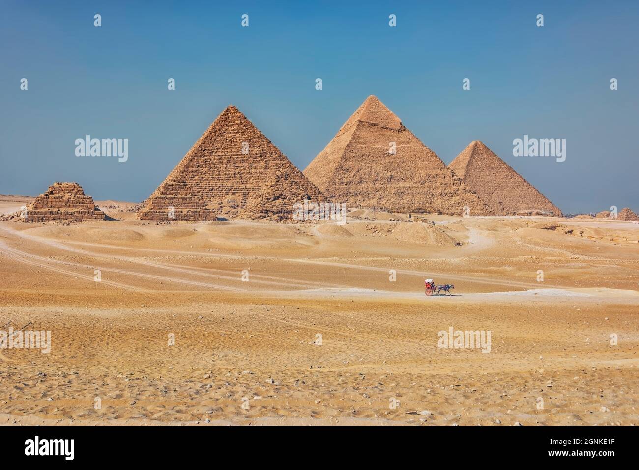 Egypt cairo pyramids pyramid giza hi-res stock photography and images ...