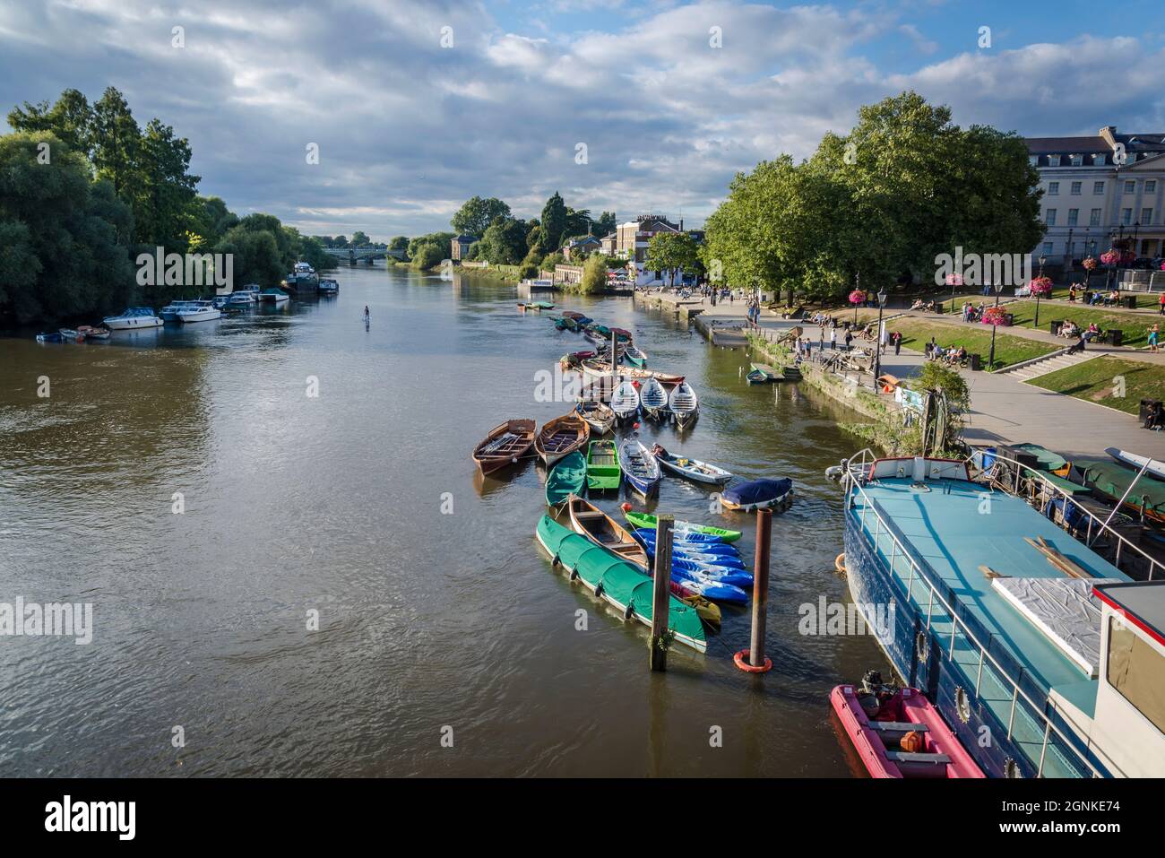 Richmond Riverside and river Thames, Richmond-upon-Thames, London ...