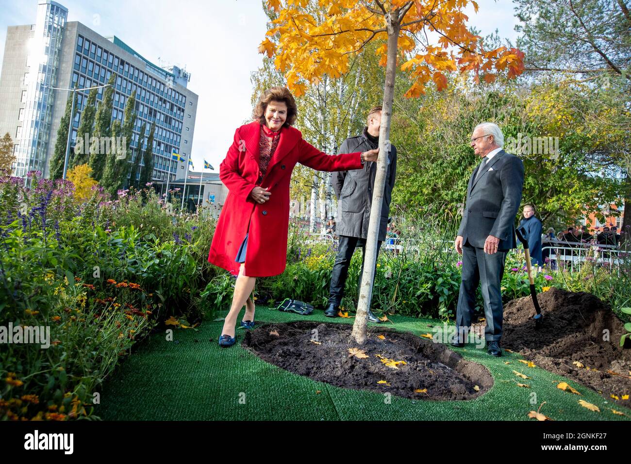 LULEA 20210926 King Carl Gustaf and Queen Silvia planting a Forest Pay ...
