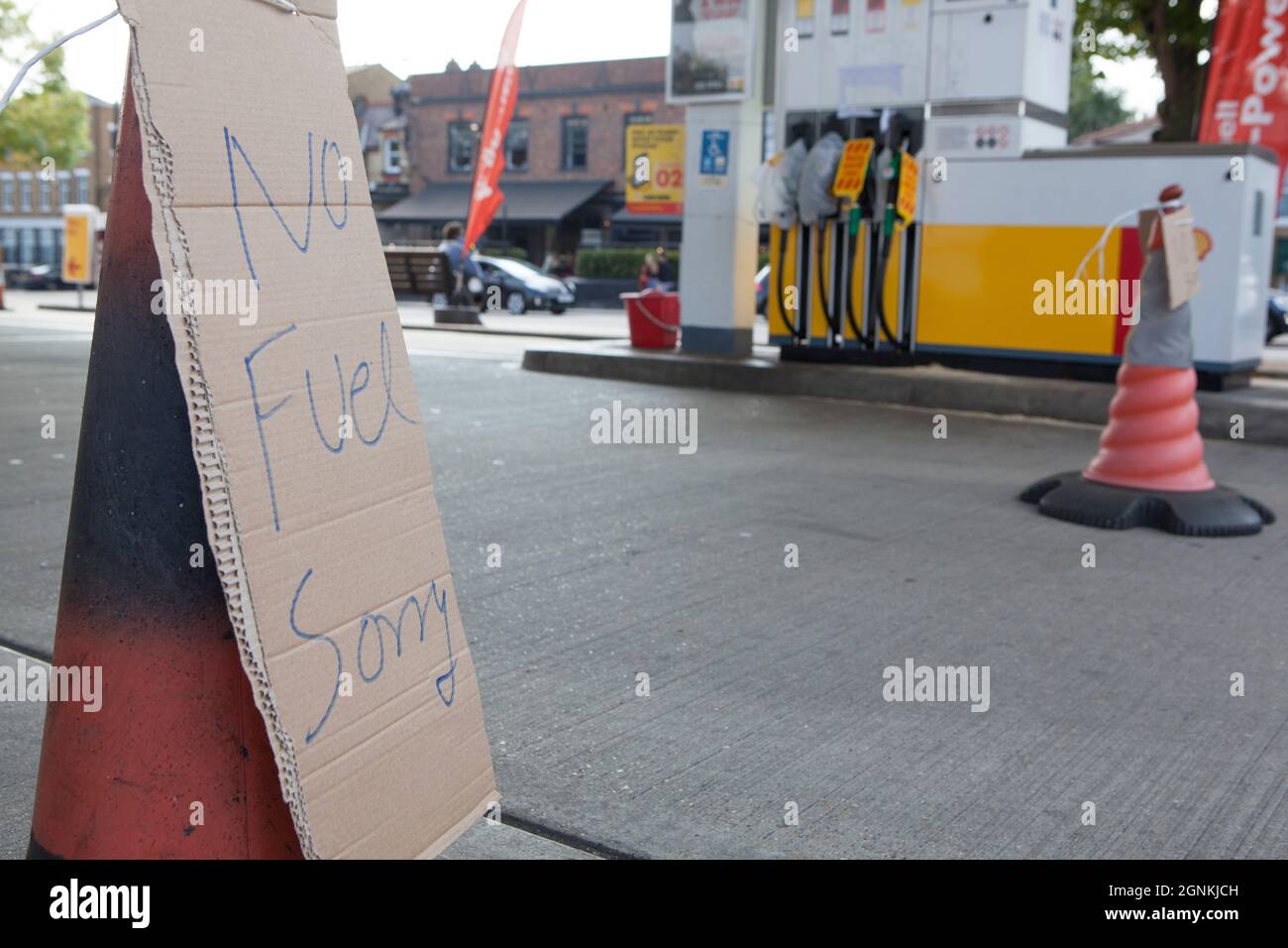 Sorry out of use signs on petrol pumps hi-res stock photography and ...